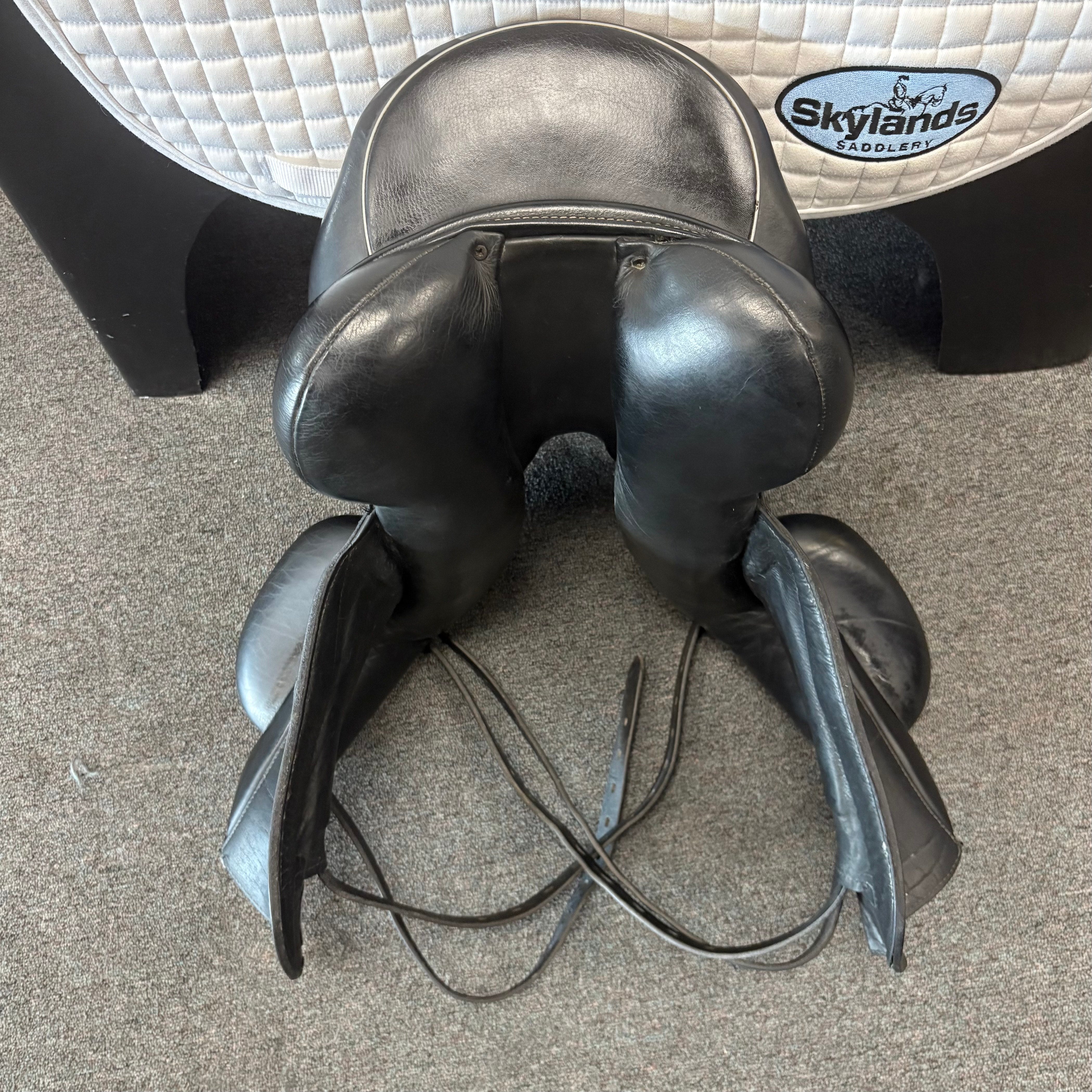 HOLD: Used Custom Saddlery Wolfgang Omni Monoflap 17.5" Dressage Saddl ...