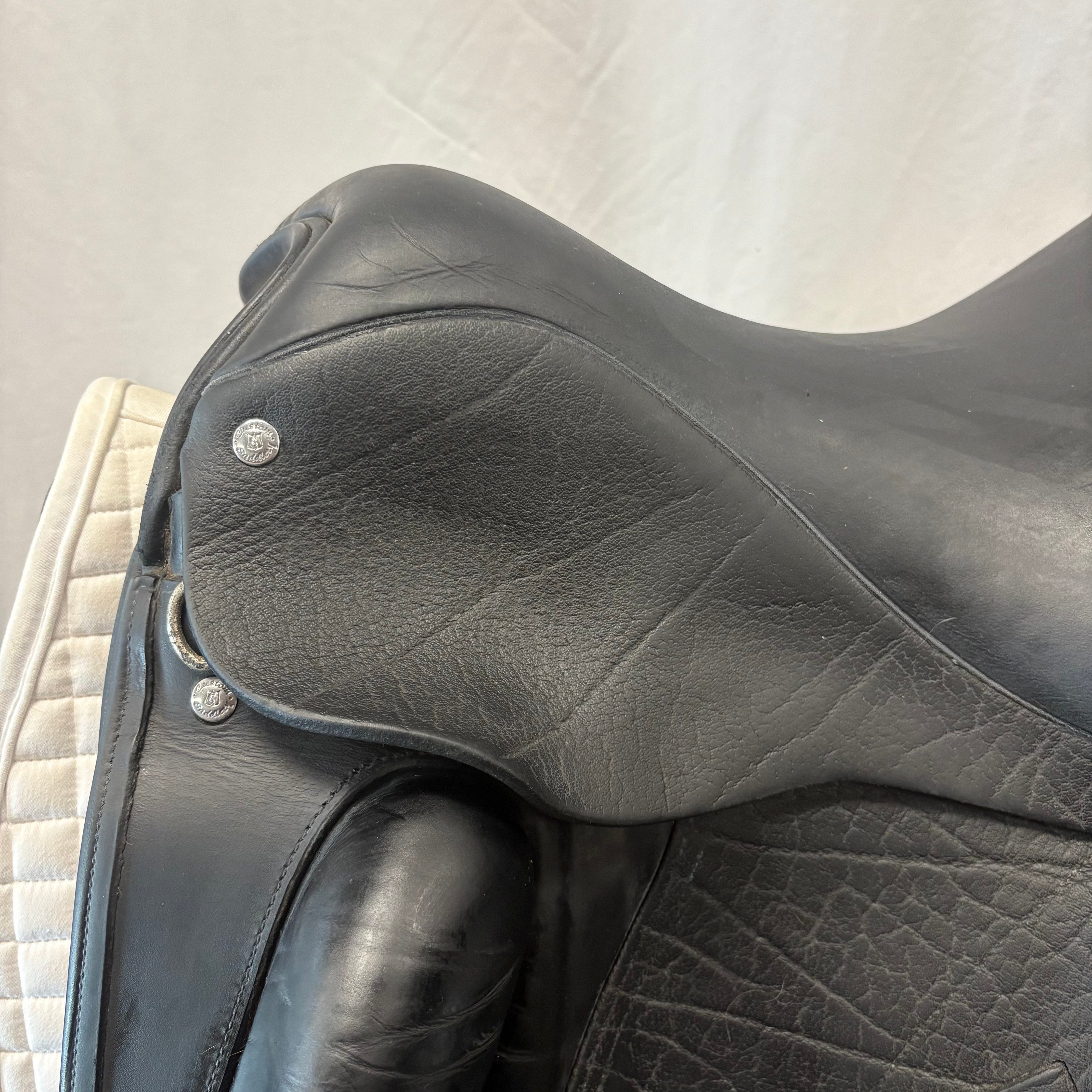 Used Custom Wolfgang Solo 17" Dressage Saddle – Skylands Saddlery